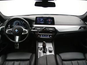 BMW 530 2017 in Vilnius, with an engine capacity of 3.00 L and mileage of 210 thousand km for 22199 €, photo 3 on AUTOMOTO.COM.LV