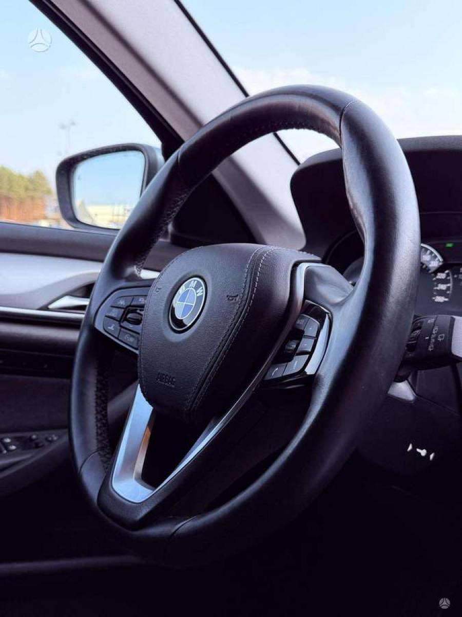 BMW 530 2018 in Vilnius, with an engine capacity of 3.00 L and mileage of 170 thousand km for 19350 €, photo 12 on AUTOMOTO.COM.LV