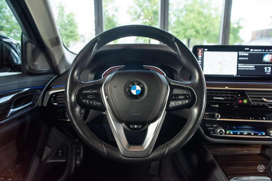 BMW 530 2021 in Kaunas, with an engine capacity of 2.00 L and mileage of 114 thousand km for 31771 €, photo 17 on AUTOMOTO.COM.LV