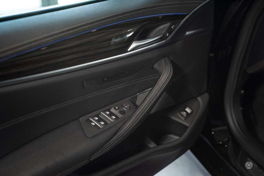 BMW 530 2021 in Kaunas, with an engine capacity of 2.00 L and mileage of 114 thousand km for 31771 €, photo 23 on AUTOMOTO.COM.LV