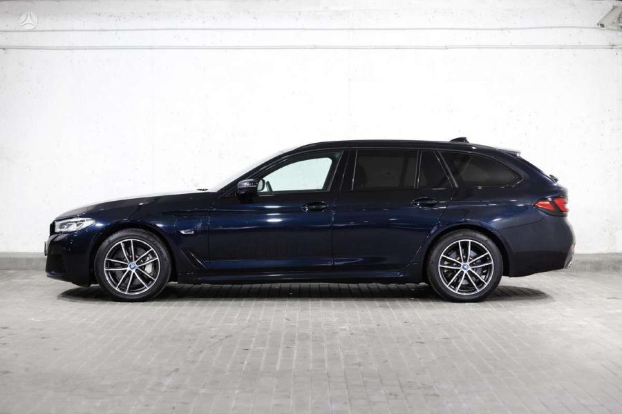 BMW 530 2022 in Vilnius, with an engine capacity of 2.00 L and mileage of 99 thousand km for 36991 €, photo 4 on AUTOMOTO.COM.LV
