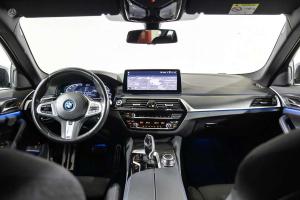 BMW 530 2022 in Vilnius, with an engine capacity of 2.00 L and mileage of 99 thousand km for 36991 €, photo 15 on AUTOMOTO.COM.LV