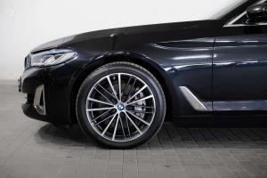 BMW 530 2023 in Vilnius, with an engine capacity of 3.00 L and mileage of 183 thousand km for 29991 €, photo 8 on AUTOMOTO.COM.LV