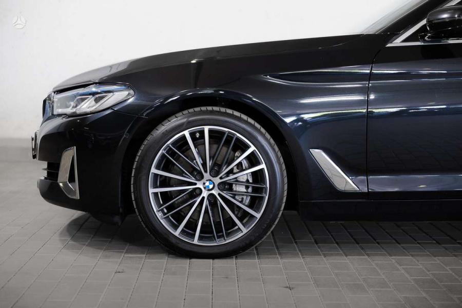 BMW 530 2023 in Vilnius, with an engine capacity of 3.00 L and mileage of 183 thousand km for 29991 €, photo 8 on AUTOMOTO.COM.LV