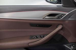 BMW 530 2023 in Vilnius, with an engine capacity of 3.00 L and mileage of 183 thousand km for 29991 €, photo 17 on AUTOMOTO.COM.LV