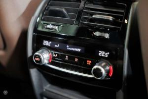 BMW 530 2023 in Vilnius, with an engine capacity of 3.00 L and mileage of 183 thousand km for 29991 €, photo 22 on AUTOMOTO.COM.LV