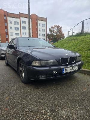 Violet BMW 530 1999 in Rezekne, with an engine capacity of 3.00 L and mileage of 256 thousand km for 2200 €, photo 4 on AUTOMOTO.COM.LV
