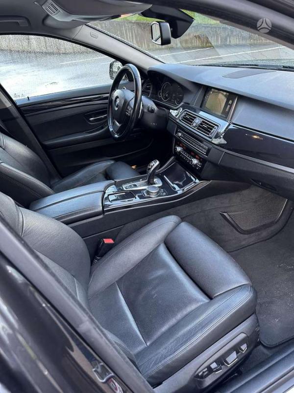 Violet BMW 530 2015 in Utena, with an engine capacity of 3.00 L and mileage of 312 thousand km for 10750 €, photo 11 on AUTOMOTO.COM.LV