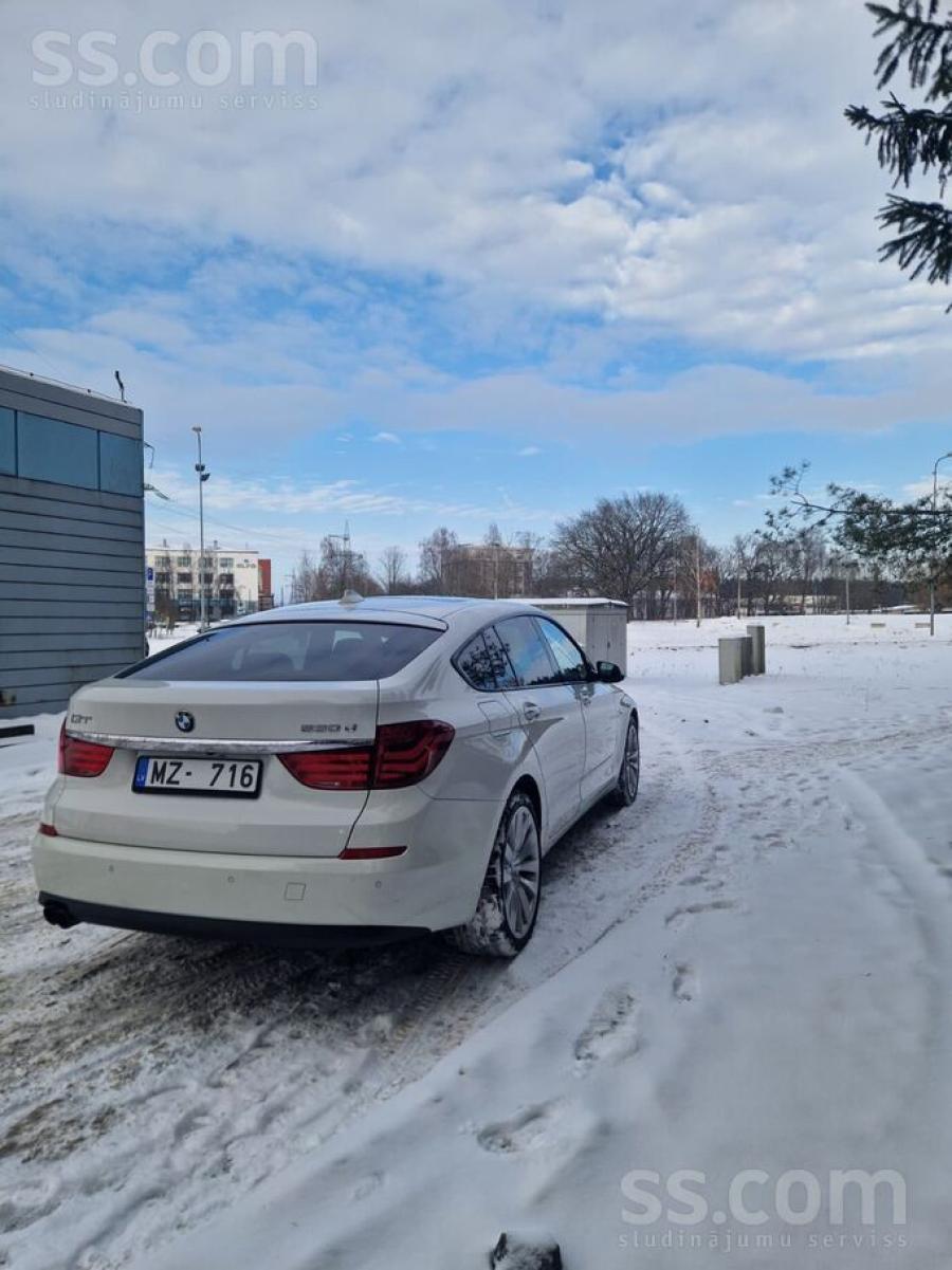 White BMW 530 2010 in Riga, with an engine capacity of 3.00 L and mileage of 247 thousand km for 8500 €, photo 2 on AUTOMOTO.COM.LV