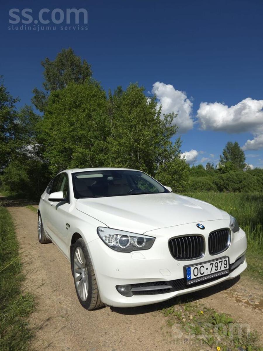 White BMW 530 2010 in Rezekne, with an engine capacity of 3.00 L and mileage of 260 thousand km for 10700 €, photo 4 on AUTOMOTO.COM.LV
