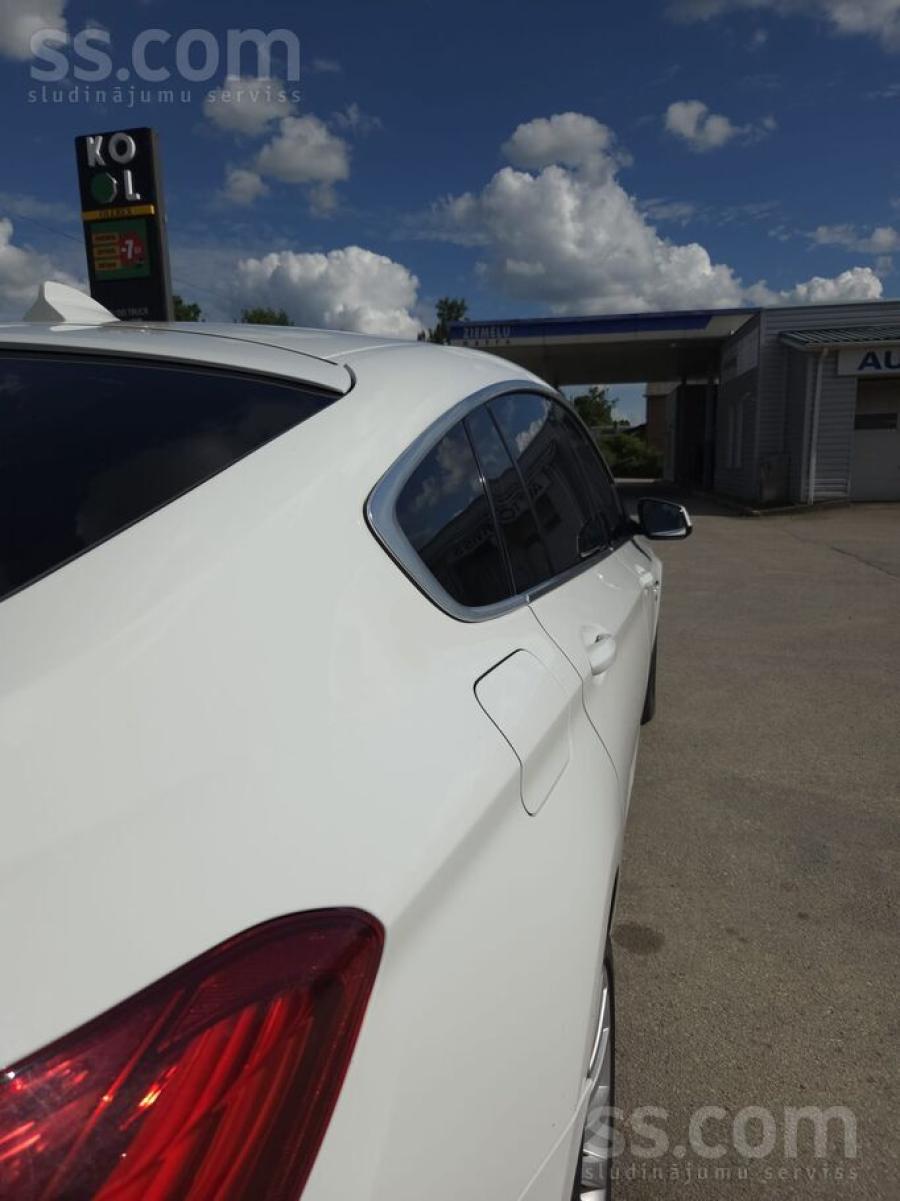 White BMW 530 2010 in Rezekne, with an engine capacity of 3.00 L and mileage of 260 thousand km for 10700 €, photo 8 on AUTOMOTO.COM.LV