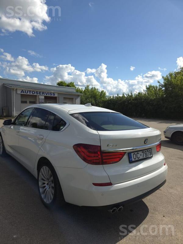 White BMW 530 2010 in Rezekne, with an engine capacity of 3.00 L and mileage of 260 thousand km for 10700 €, photo 8 on AUTOMOTO.COM.LV