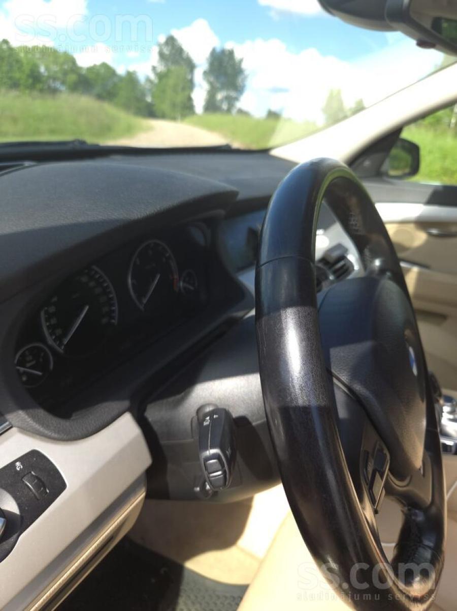 White BMW 530 2010 in Rezekne, with an engine capacity of 3.00 L and mileage of 260 thousand km for 10700 €, photo 12 on AUTOMOTO.COM.LV
