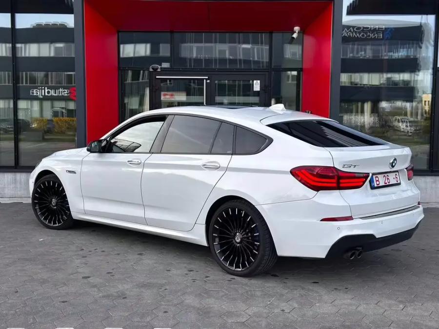 White BMW 530 2014 in Riga, with an engine capacity of 3.00 L and mileage of 227 thousand km for 18499 €, photo 4 on AUTOMOTO.COM.LV