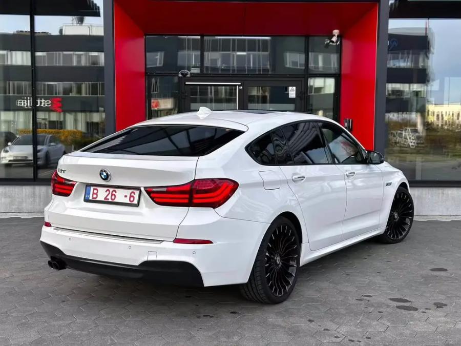 White BMW 530 2014 in Riga, with an engine capacity of 3.00 L and mileage of 227 thousand km for 18499 €, photo 6 on AUTOMOTO.COM.LV