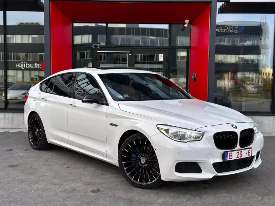 White BMW 530 2014 in Riga, with an engine capacity of 3.00 L and mileage of 227 thousand km for 18499 €, photo 8 on AUTOMOTO.COM.LV