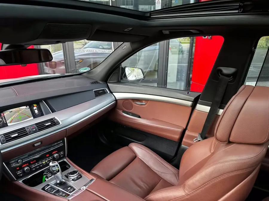 White BMW 530 2014 in Riga, with an engine capacity of 3.00 L and mileage of 227 thousand km for 18499 €, photo 13 on AUTOMOTO.COM.LV