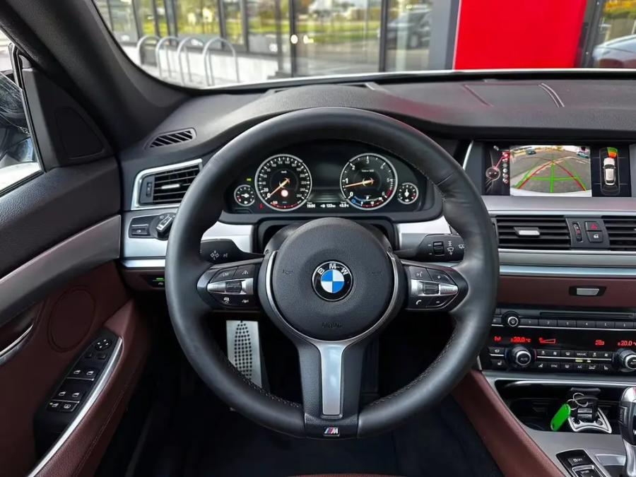 White BMW 530 2014 in Riga, with an engine capacity of 3.00 L and mileage of 227 thousand km for 18499 €, photo 14 on AUTOMOTO.COM.LV