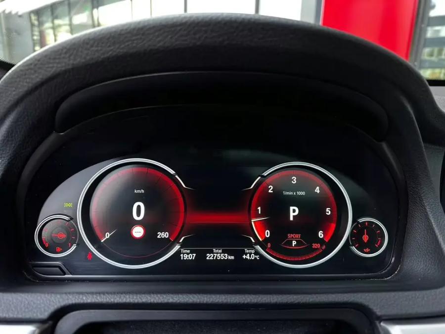 White BMW 530 2014 in Riga, with an engine capacity of 3.00 L and mileage of 227 thousand km for 18499 €, photo 16 on AUTOMOTO.COM.LV