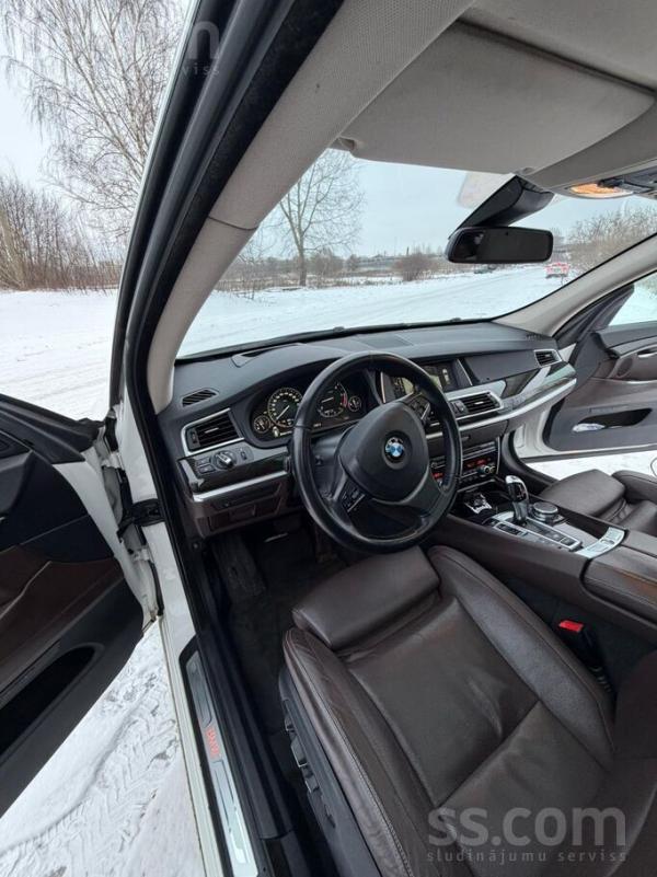 White BMW 530 2016 in Riga, with an engine capacity of 3.00 L and mileage of 241 thousand km for 16300 €, photo 5 on AUTOMOTO.COM.LV