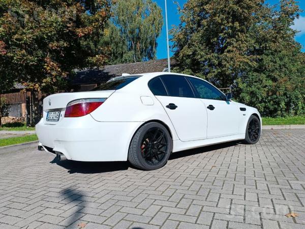 Balts BMW 530 2004 Rīga, ar dzinēja tilpumu 3.00 L un nobraukumu 0 tūkst. km par 4900 €, foto 4 vietnē AUTOMOTO.COM.LV