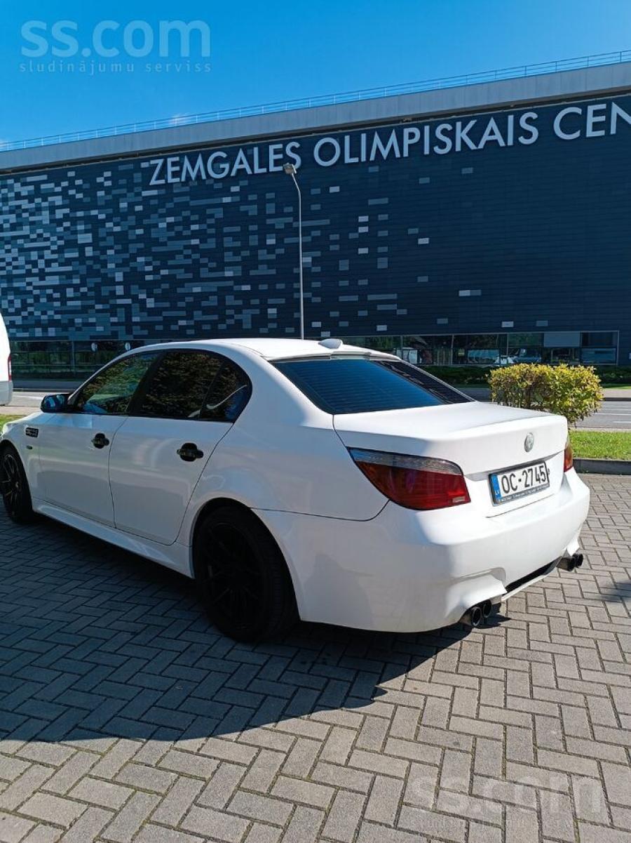 Balts BMW 530 2004 Rīga, ar dzinēja tilpumu 3.00 L un nobraukumu 0 tūkst. km par 5400 €, foto 3 vietnē AUTOMOTO.COM.LV
