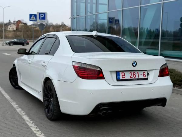 White BMW 530 2008 in Rezekne, with an engine capacity of 3.00 L and mileage of 368 thousand km for 8490 €, photo 5 on AUTOMOTO.COM.LV