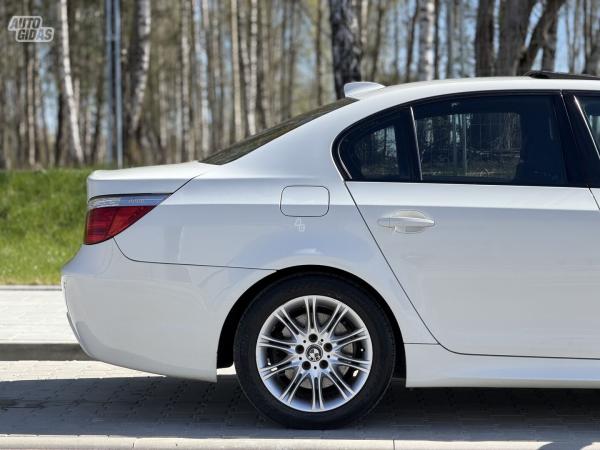 White BMW 530 2009 in Vilnius, with an engine capacity of 3.00 L and mileage of 350 thousand km for 6850 €, photo 8 on AUTOMOTO.COM.LV