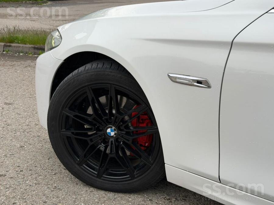 White BMW 530 2010 in Daugavpils, with an engine capacity of 3.00 L and mileage of 310 thousand km for 12700 €, photo 4 on AUTOMOTO.COM.LV