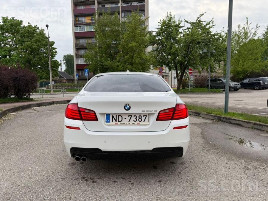 White BMW 530 2010 in Daugavpils, with an engine capacity of 3.00 L and mileage of 310 thousand km for 12700 €, photo 5 on AUTOMOTO.COM.LV