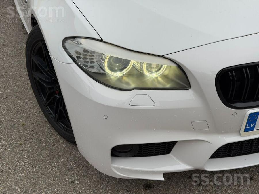 White BMW 530 2010 in Daugavpils, with an engine capacity of 3.00 L and mileage of 310 thousand km for 12700 €, photo 8 on AUTOMOTO.COM.LV