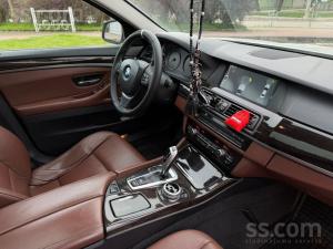 White BMW 530 2010 in Daugavpils, with an engine capacity of 3.00 L and mileage of 310 thousand km for 12700 €, photo 12 on AUTOMOTO.COM.LV