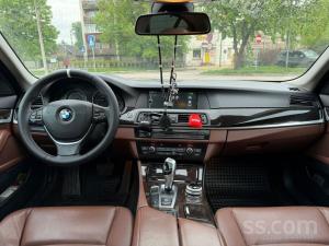 White BMW 530 2010 in Daugavpils, with an engine capacity of 3.00 L and mileage of 310 thousand km for 12700 €, photo 13 on AUTOMOTO.COM.LV