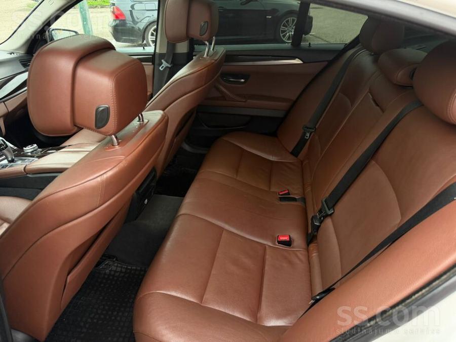 White BMW 530 2010 in Daugavpils, with an engine capacity of 3.00 L and mileage of 310 thousand km for 12700 €, photo 14 on AUTOMOTO.COM.LV