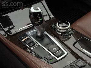 White BMW 530 2010 in Daugavpils, with an engine capacity of 3.00 L and mileage of 310 thousand km for 12700 €, photo 17 on AUTOMOTO.COM.LV