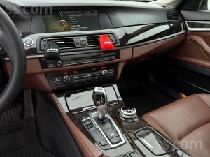 White BMW 530 2010 in Daugavpils, with an engine capacity of 3.00 L and mileage of 310 thousand km for 12700 €, photo 19 on AUTOMOTO.COM.LV