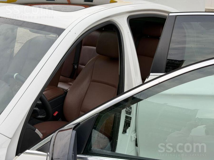 White BMW 530 2010 in Daugavpils, with an engine capacity of 3.00 L and mileage of 310 thousand km for 12700 €, photo 23 on AUTOMOTO.COM.LV