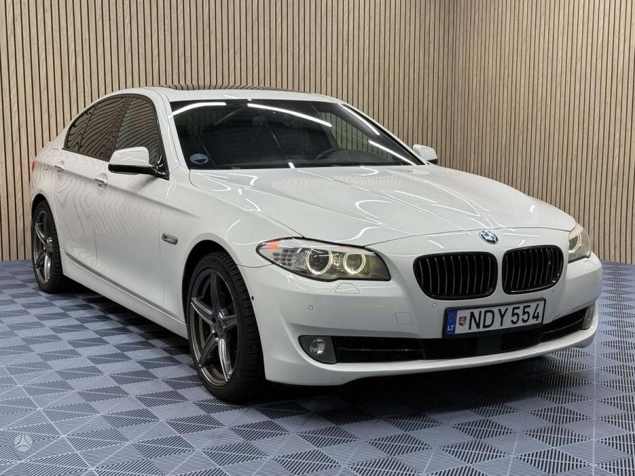 White BMW 530 2010 in Marijampole, with an engine capacity of 2.99 L and mileage of 436 thousand km for 10500 €, photo 1 on AUTOMOTO.COM.LV