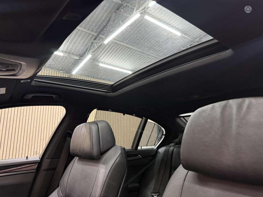 White BMW 530 2010 in Marijampole, with an engine capacity of 2.99 L and mileage of 436 thousand km for 10500 €, photo 4 on AUTOMOTO.COM.LV