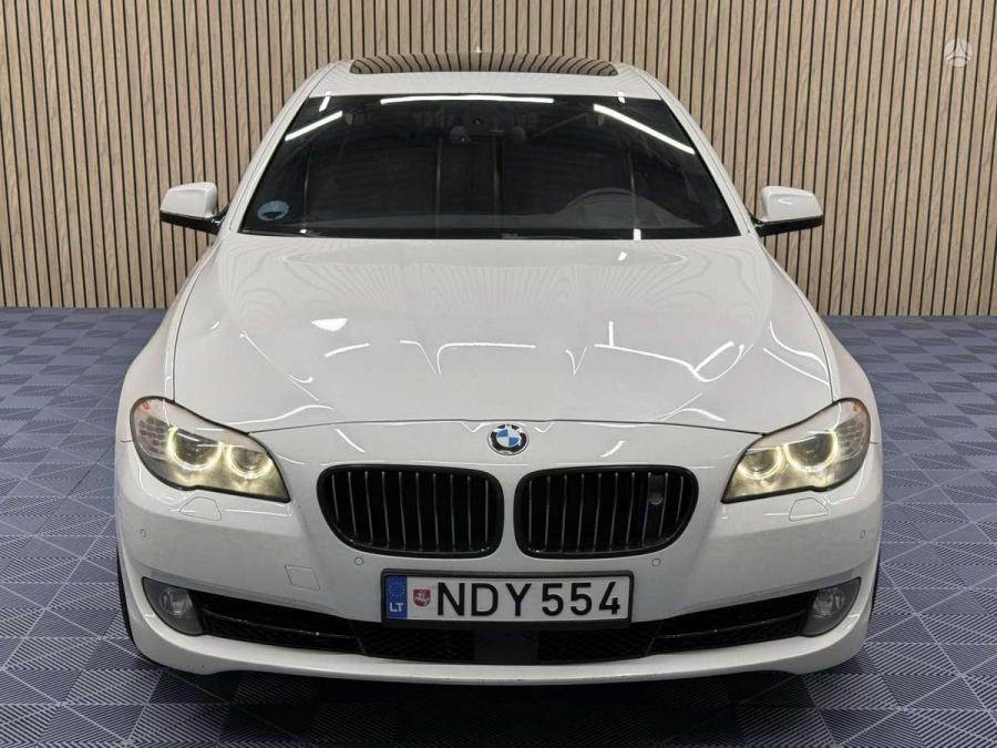 White BMW 530 2010 in Marijampole, with an engine capacity of 2.99 L and mileage of 436 thousand km for 10500 €, photo 5 on AUTOMOTO.COM.LV