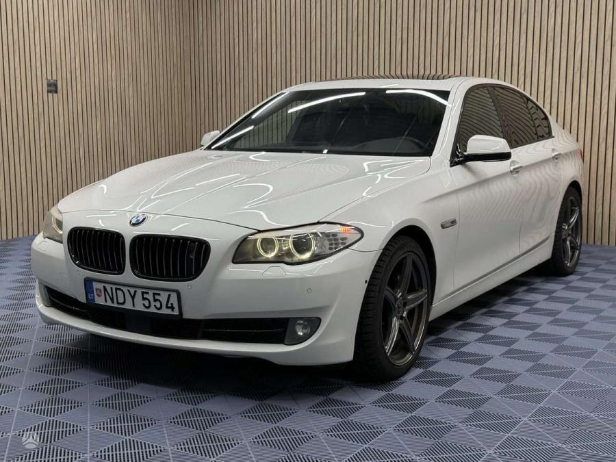 White BMW 530 2010 in Marijampole, with an engine capacity of 2.99 L and mileage of 436 thousand km for 10500 €, photo 6 on AUTOMOTO.COM.LV