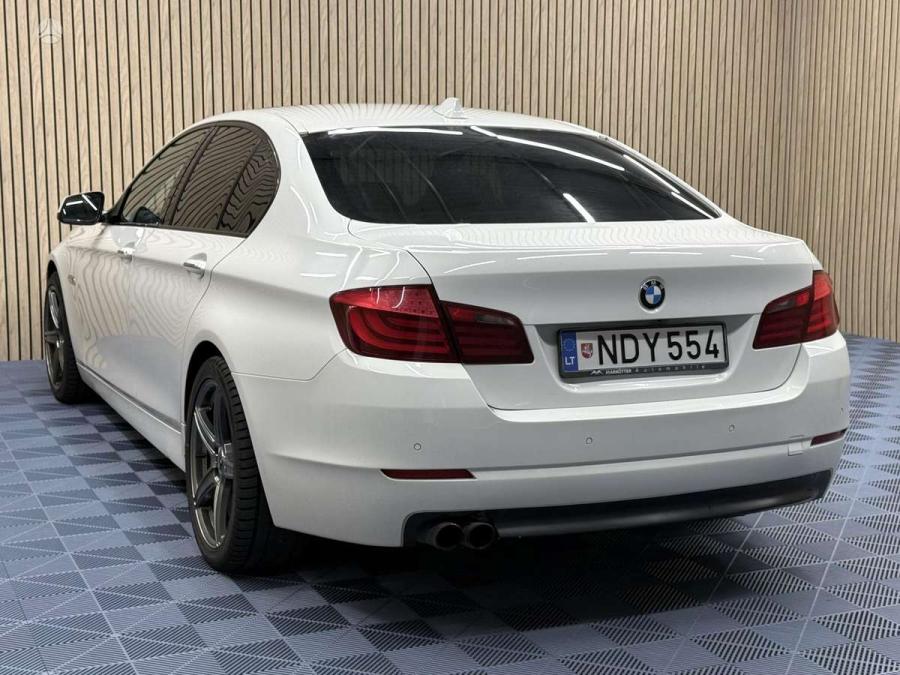 White BMW 530 2010 in Marijampole, with an engine capacity of 2.99 L and mileage of 436 thousand km for 10500 €, photo 7 on AUTOMOTO.COM.LV