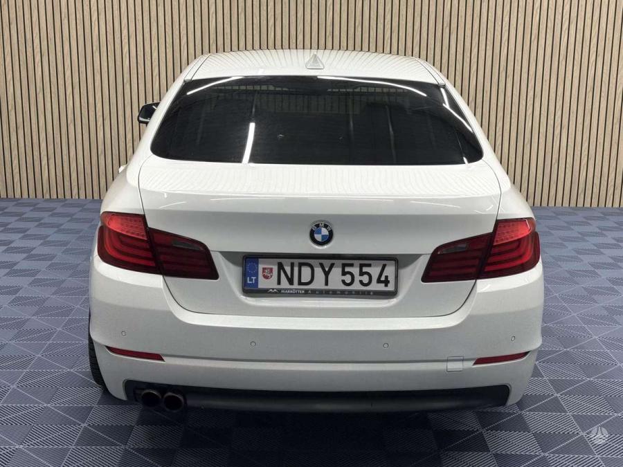 White BMW 530 2010 in Marijampole, with an engine capacity of 2.99 L and mileage of 436 thousand km for 10500 €, photo 8 on AUTOMOTO.COM.LV