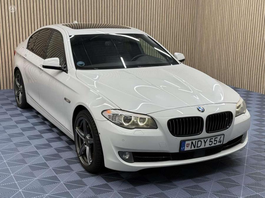 White BMW 530 2010 in Marijampole, with an engine capacity of 2.99 L and mileage of 436 thousand km for 10500 €, photo 10 on AUTOMOTO.COM.LV