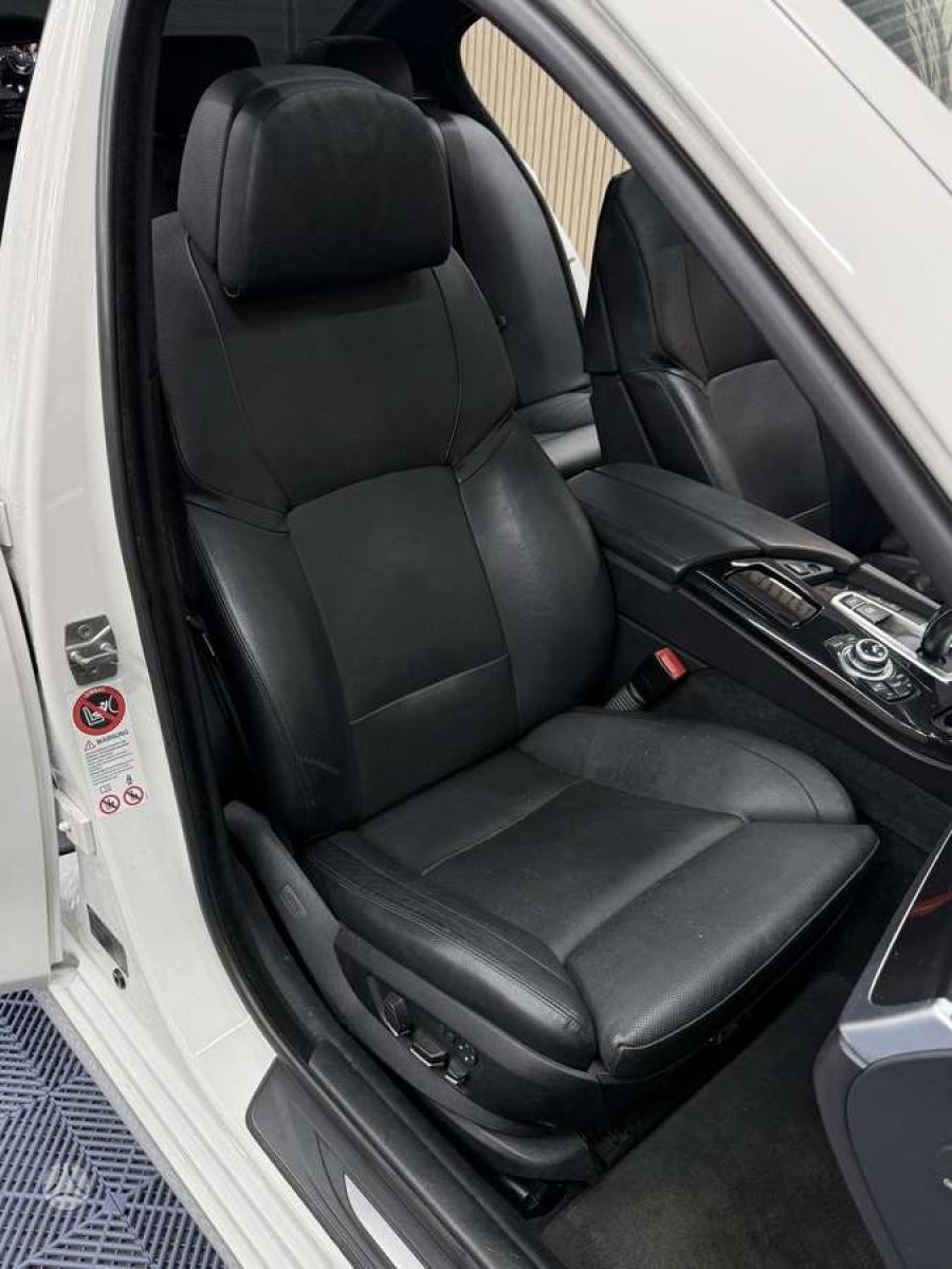 White BMW 530 2010 in Marijampole, with an engine capacity of 2.99 L and mileage of 436 thousand km for 10500 €, photo 15 on AUTOMOTO.COM.LV