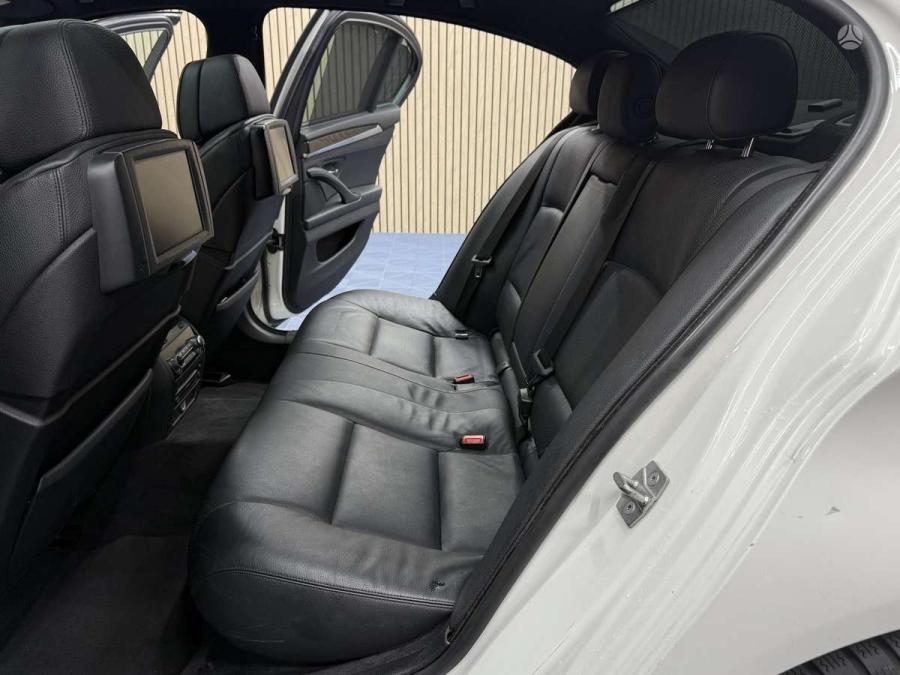 White BMW 530 2010 in Marijampole, with an engine capacity of 2.99 L and mileage of 436 thousand km for 10500 €, photo 17 on AUTOMOTO.COM.LV