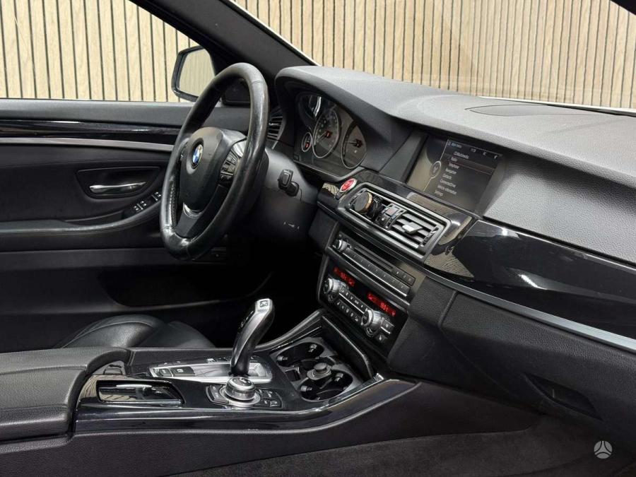 White BMW 530 2010 in Marijampole, with an engine capacity of 2.99 L and mileage of 436 thousand km for 10500 €, photo 21 on AUTOMOTO.COM.LV