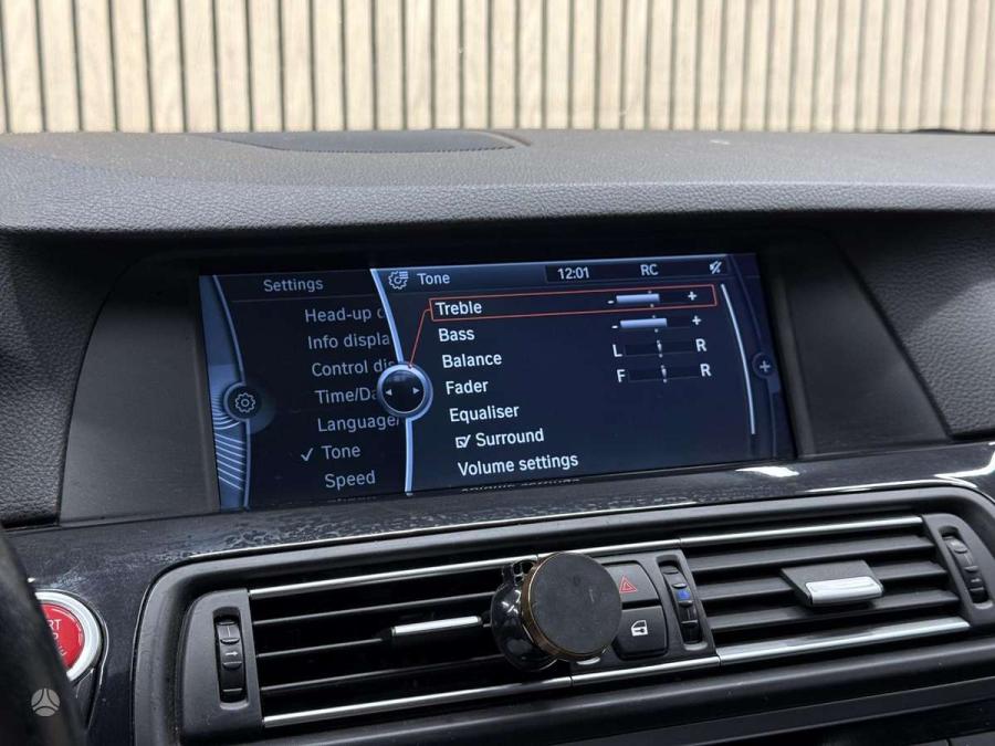 White BMW 530 2010 in Marijampole, with an engine capacity of 2.99 L and mileage of 436 thousand km for 10500 €, photo 29 on AUTOMOTO.COM.LV
