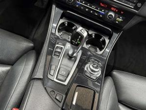 White BMW 530 2010 in Marijampole, with an engine capacity of 2.99 L and mileage of 436 thousand km for 10500 €, photo 32 on AUTOMOTO.COM.LV