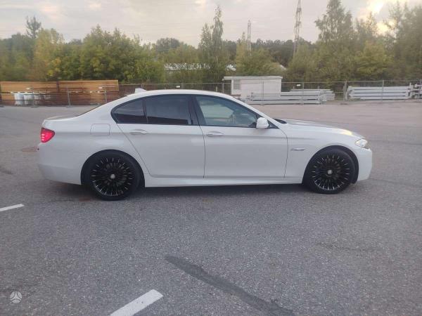 Balts BMW 530 2010 Kauņa, ar dzinēja tilpumu 2.99 L un nobraukumu 325 tūkst. km par 9999 €, foto 3 vietnē AUTOMOTO.COM.LV